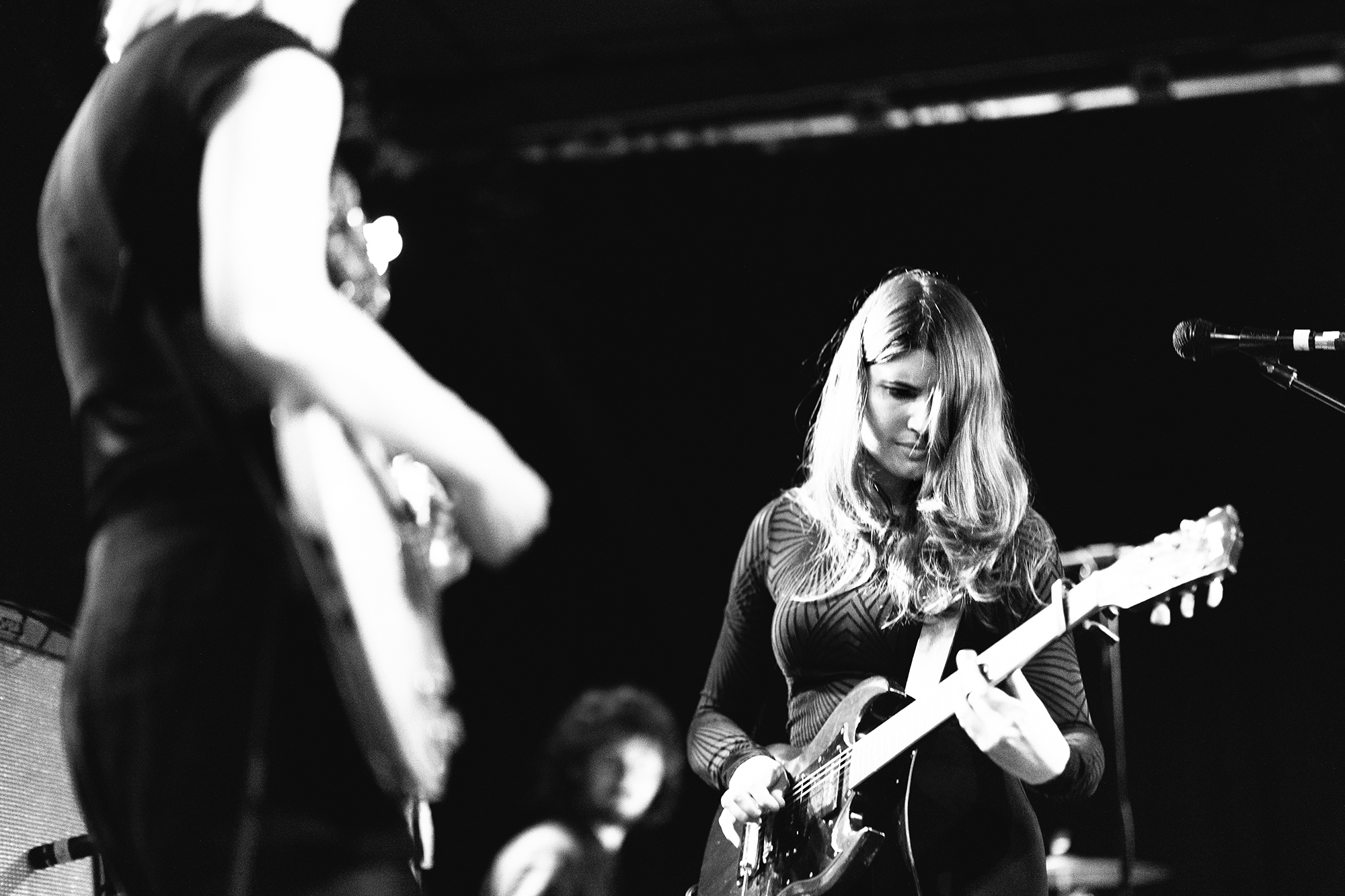 Smoke Fairies conclude their UK tour with a mesmerizing guitar-driven ...