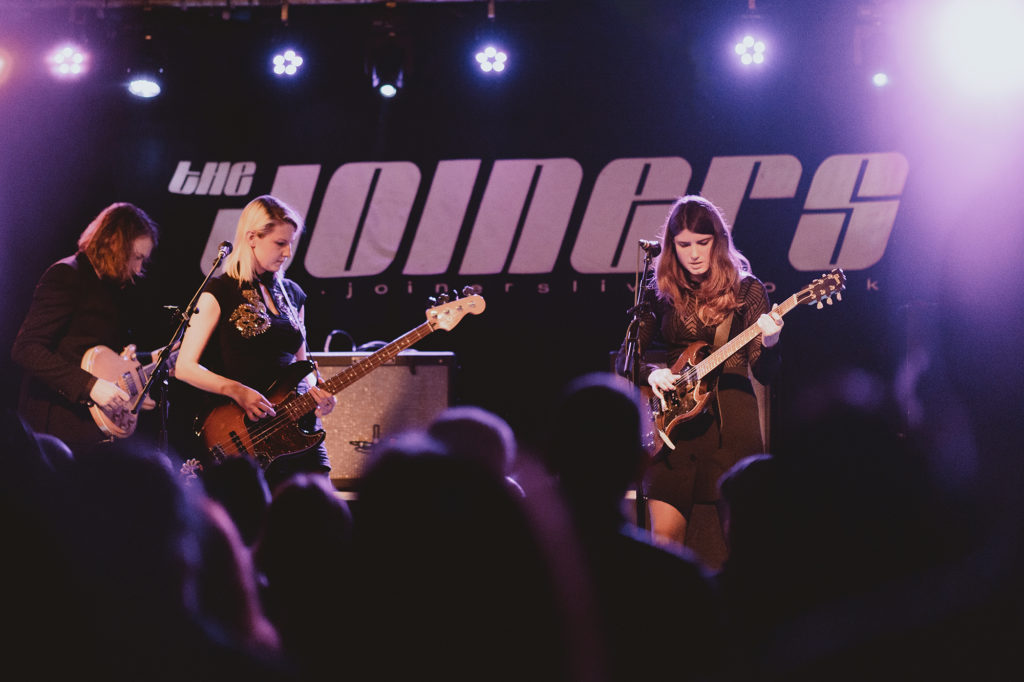 Smoke Fairies conclude their UK tour with a mesmerizing guitar-driven ...