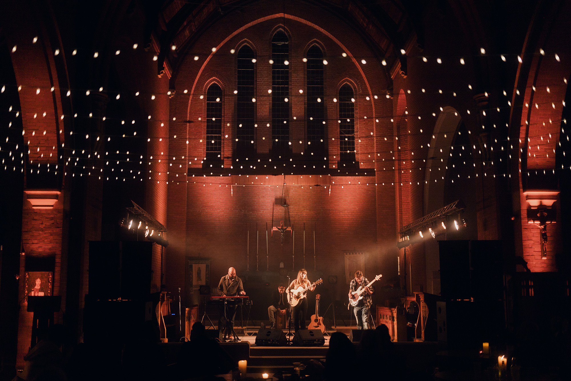 Maya Lane and Megan Linford in captivating acoustic performances » // MELODIC Magazine