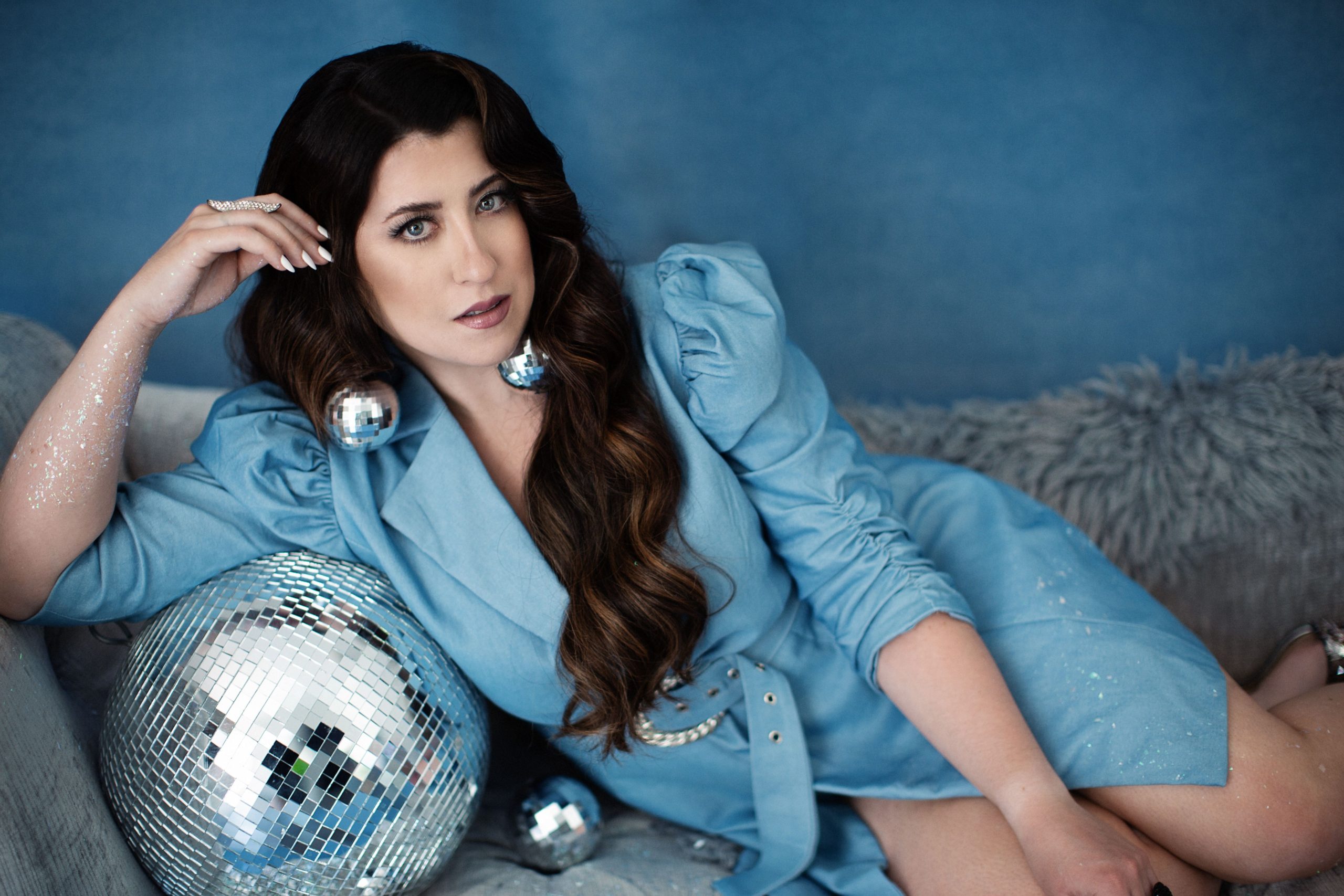 Mallory Johnson talks debut album, “Surprise Party” music video, and ...