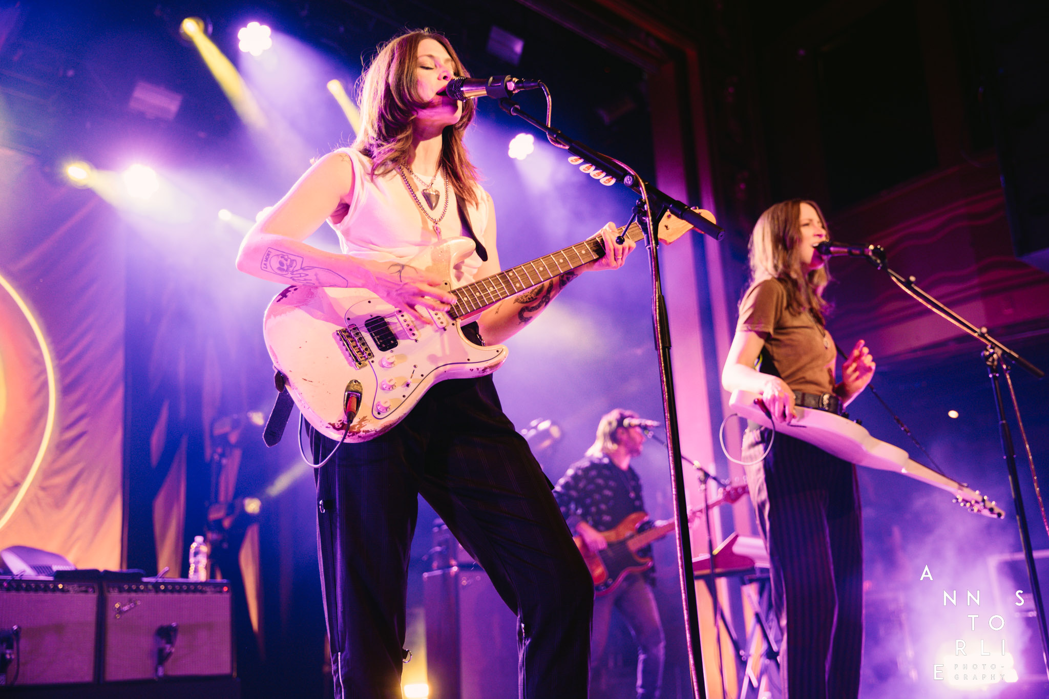 Larkin Poe brings Southern Comfort to NYC » // MELODIC Magazine