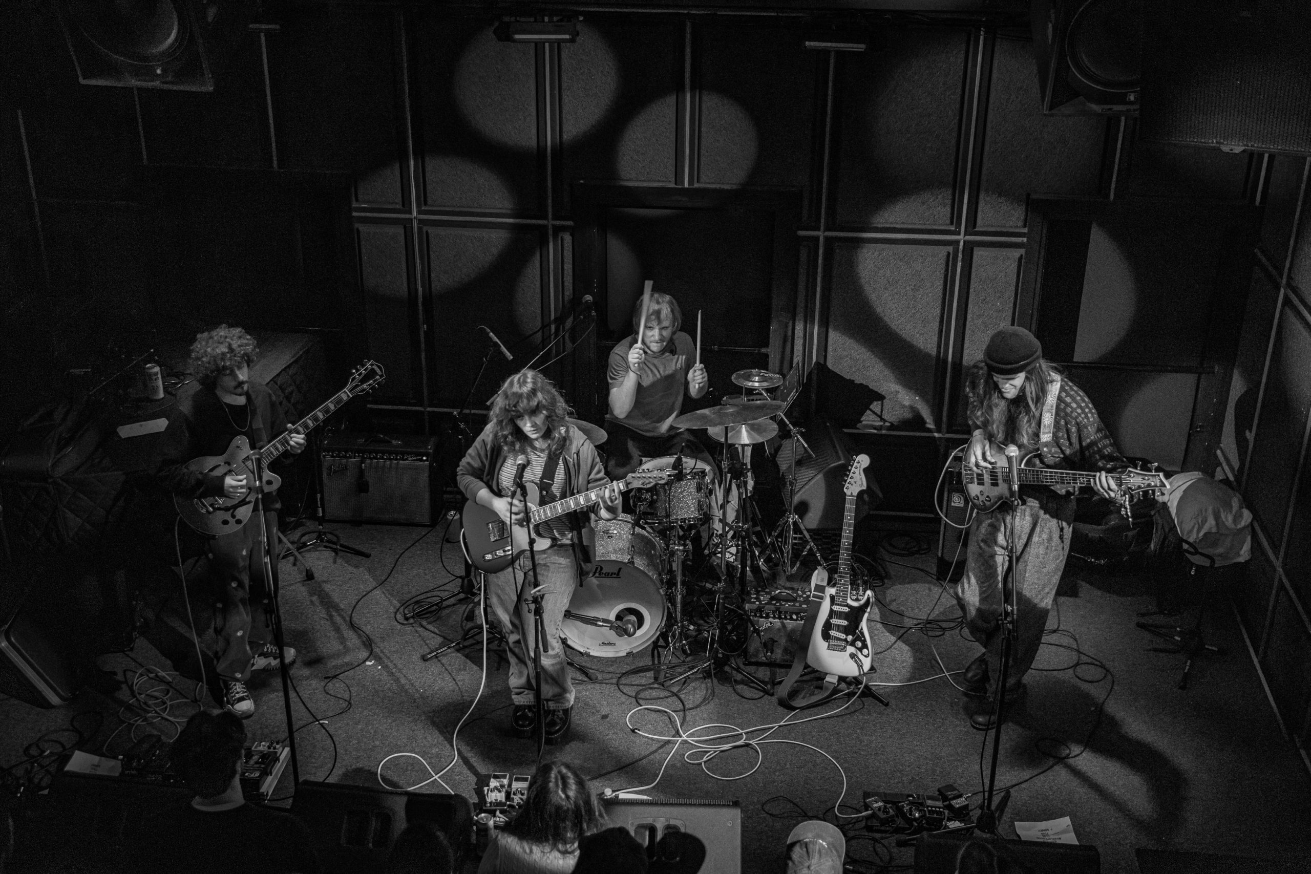 Mega Mango breaks the distance with “On The Line” » // MELODIC Magazine