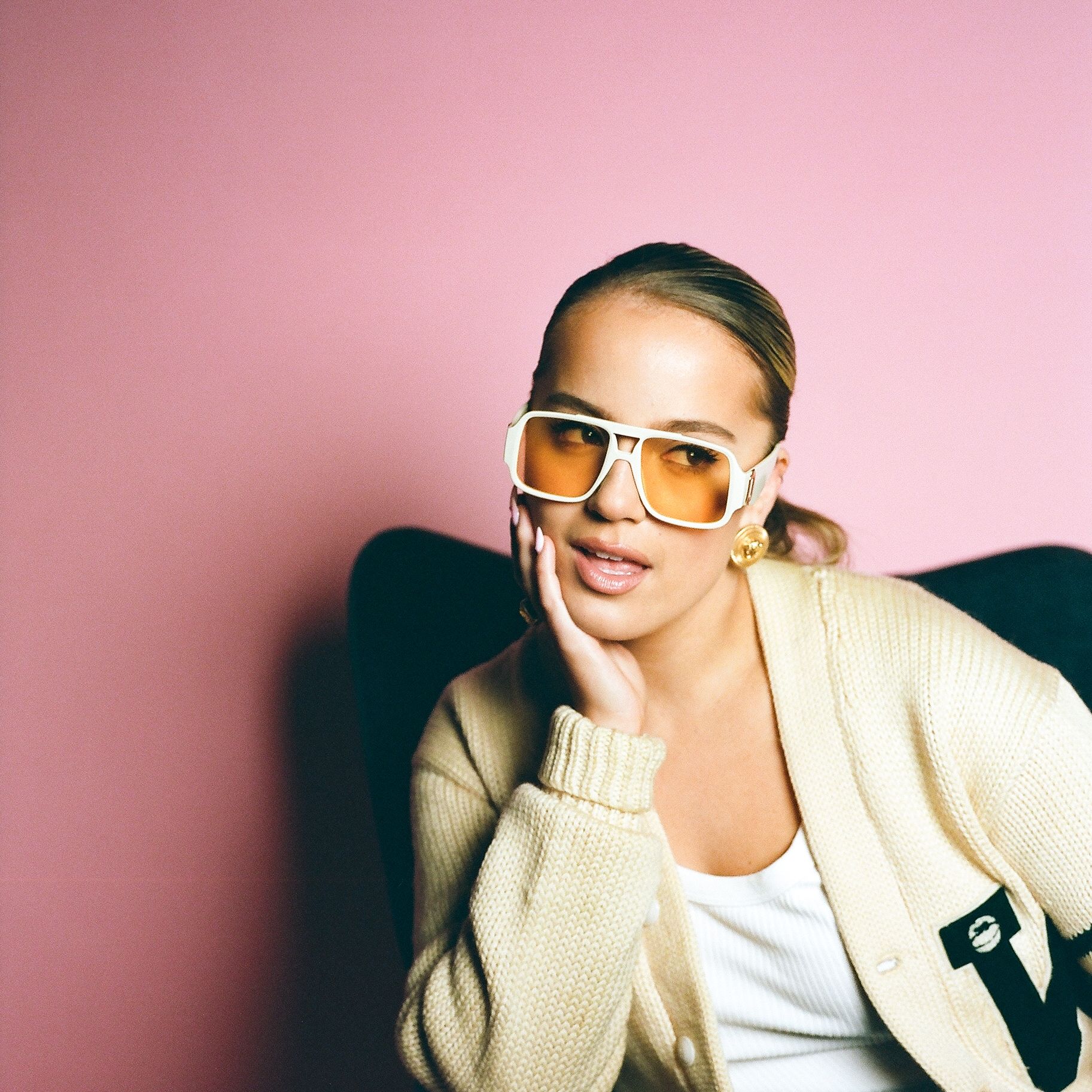 We’re Crushing Hard on Libby Whitehouse’s Debut Pop Single, “OMG ...