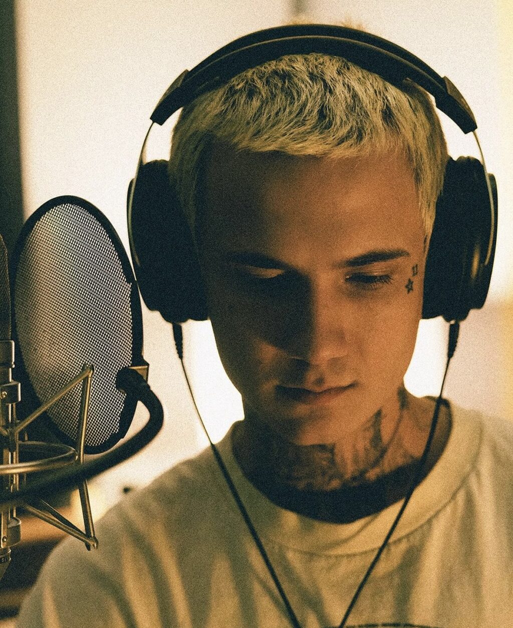 jxdn releases “Stray” and “Sad October” from upcoming album