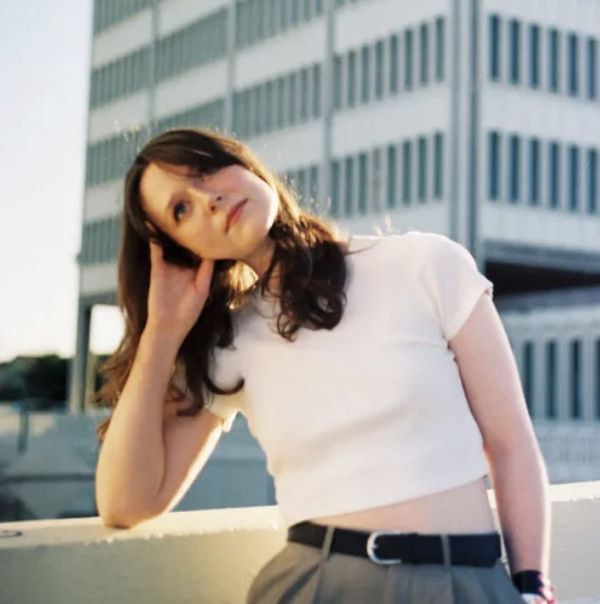 Isabel Pless Releaes Self-Dedicated Track, “Isabel” » // MELODIC Magazine