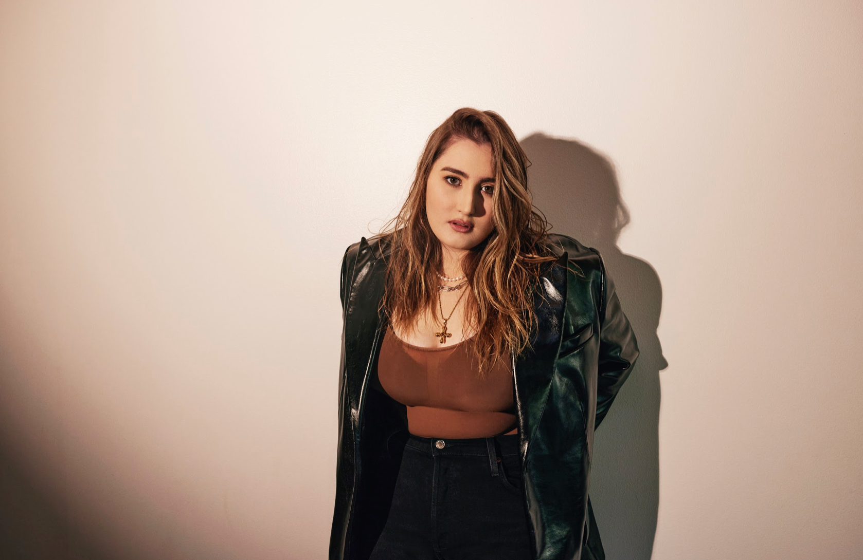 Corina Smith joins Rosa Linn for Spanish version of “Universe ...