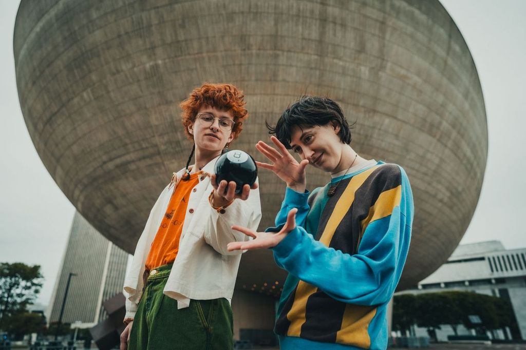 Cavetown gets ready for tour with new single “magic 8 ball ...
