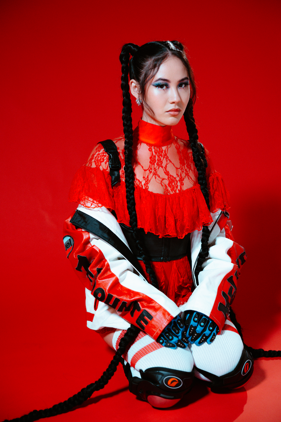 Emei announces new EP, "RABBITHOLE" and an accompanying tour