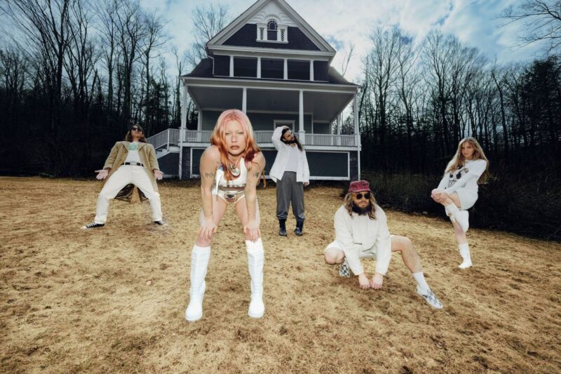 “CPR” signals Wet Leg’s boldest chapter yet » // MELODIC Magazine