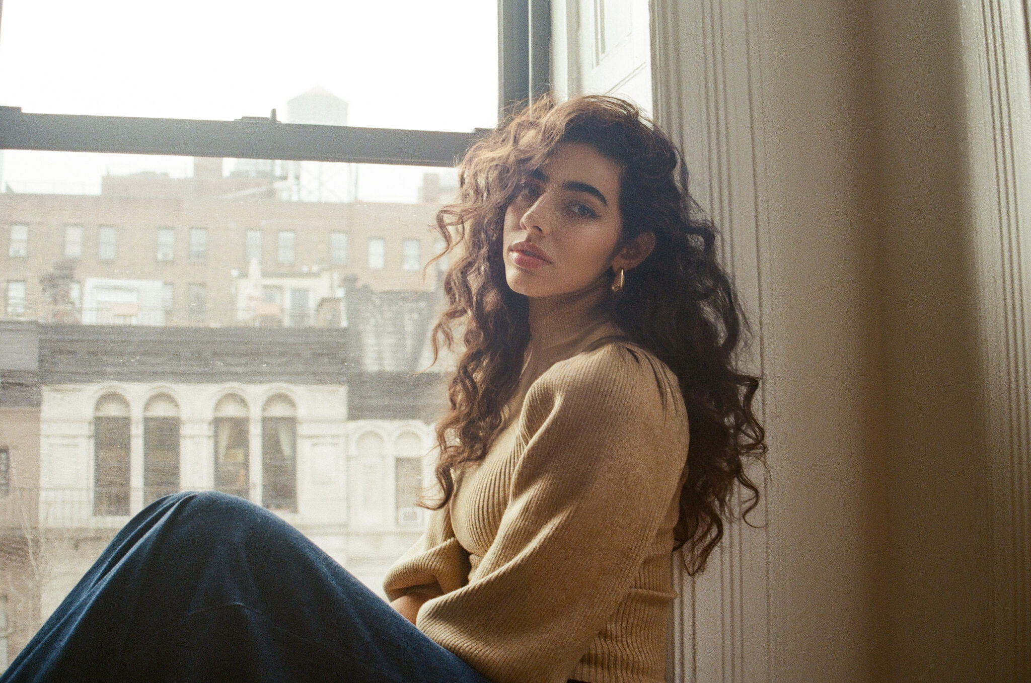 Izzy Escobar releases bright, shiny single, “Sunny In London ...